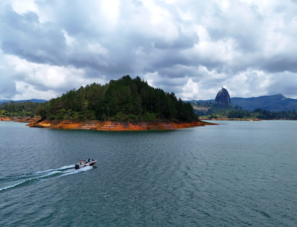 The History of El Penon de Guatape (Piedra del Penol) - Medellin Tours